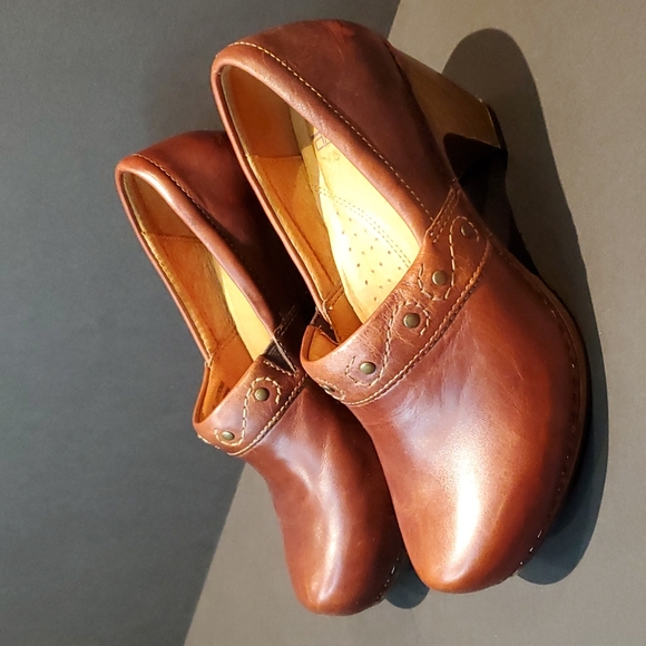 Dansko | Shoes | Dansko Brown Leather Heels | Poshmark
